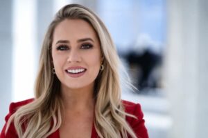 Jacqui Heinrich Bio, Age, Fox News, Wiki, Married, Height, Salary ...